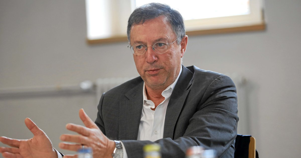 Hoher Besuch: Fernseh-Reporter Klaus Scherer besucht das Schlagzeilen ...
